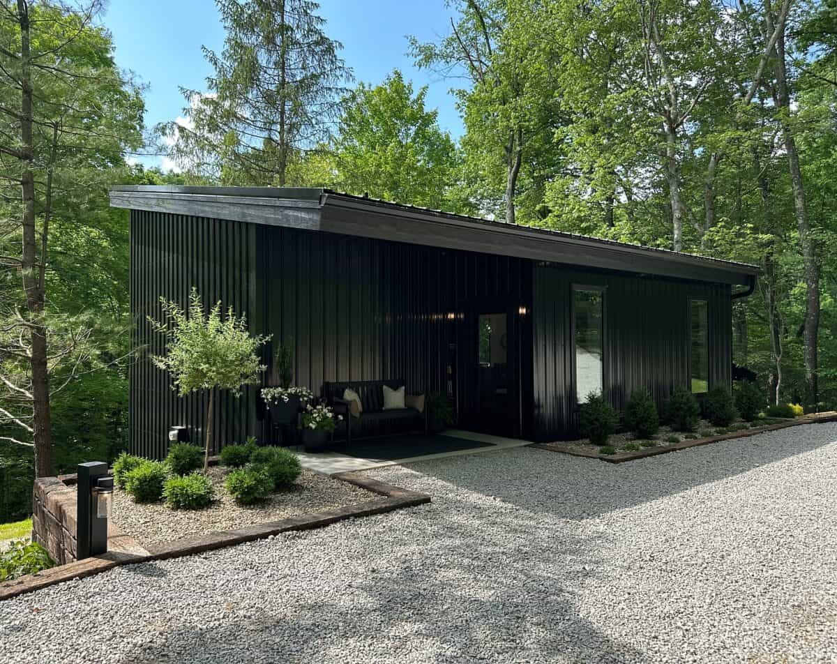 The Best Ideas For Black Houses – Darkness Is In Style – DecoFond