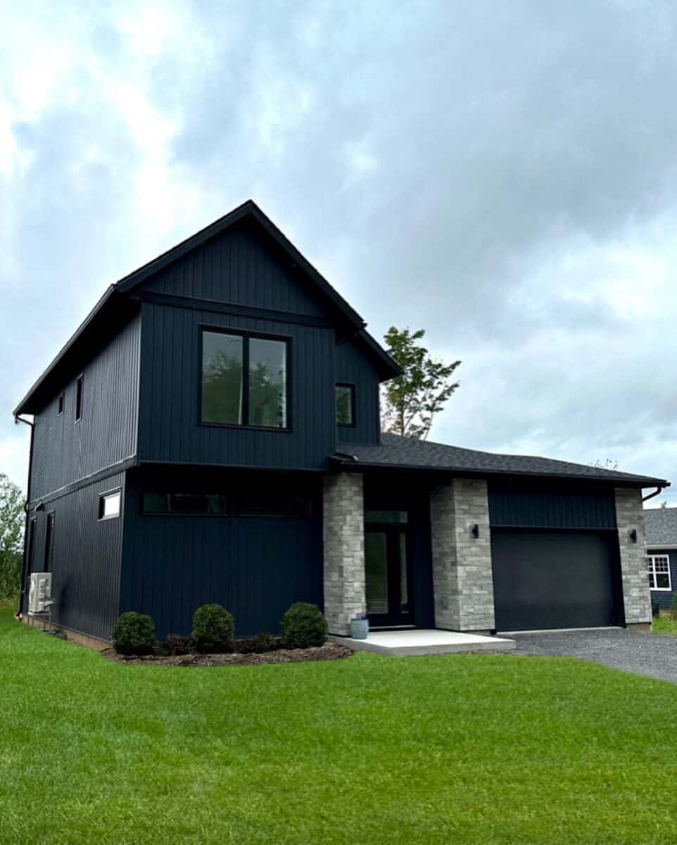 The Best Ideas For Black Houses – Darkness Is In Style – DecoFond