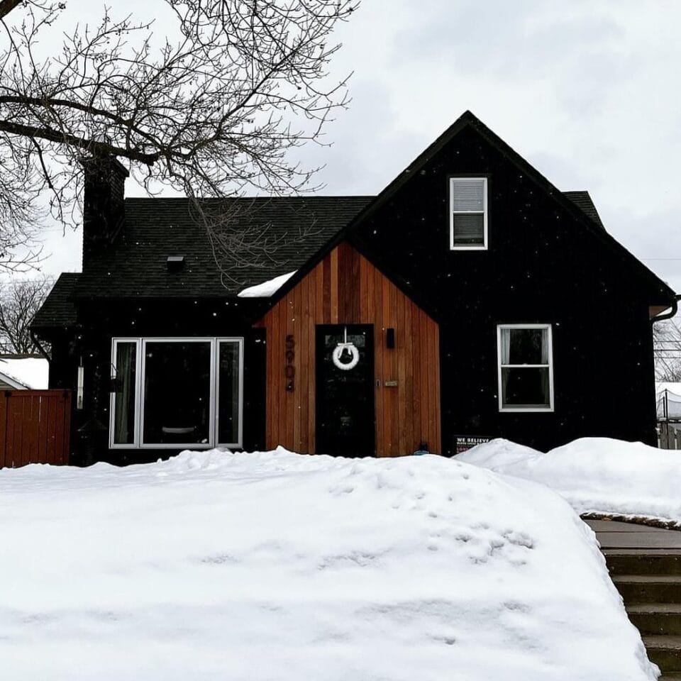 The Best Ideas For Black Houses – Darkness Is In Style – DecoFond