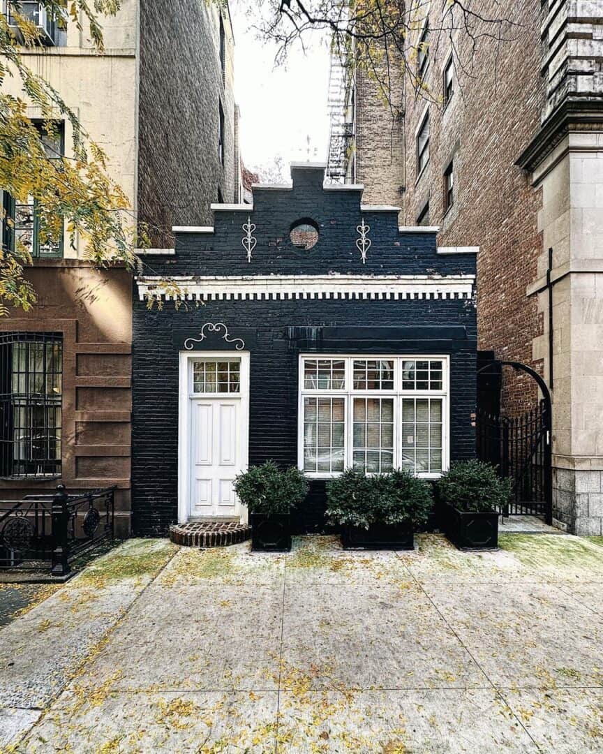 The Best Ideas For Black Houses – Darkness Is In Style – DecoFond