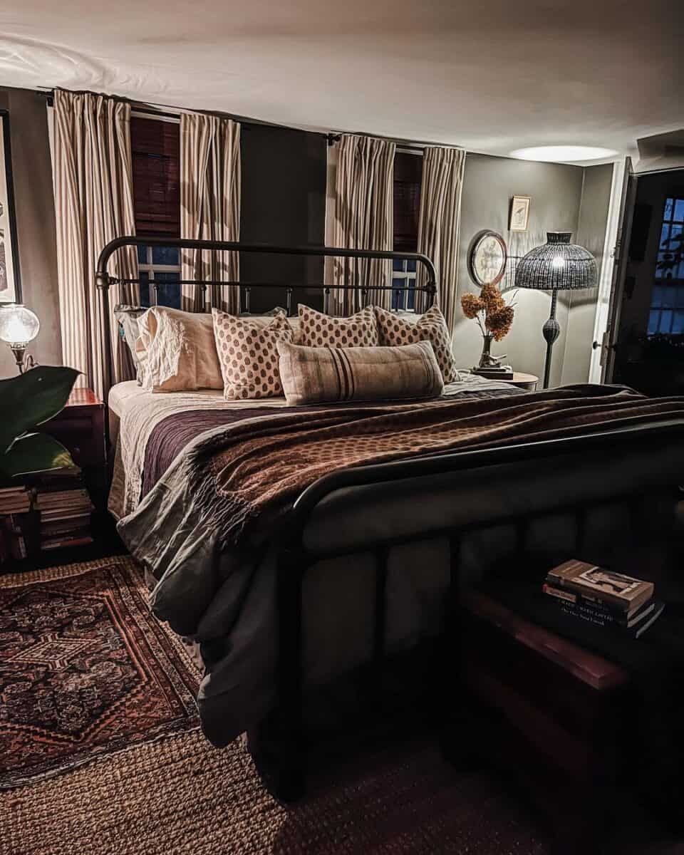 Bookish Charm: 15 Dark Academia Style Ideas For Your Bedroom – DecoFond