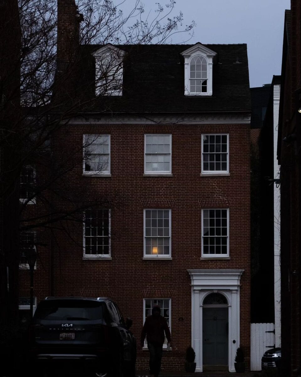 Timeless Elegance: 23 Stunning Brick House Designs – DecoFond