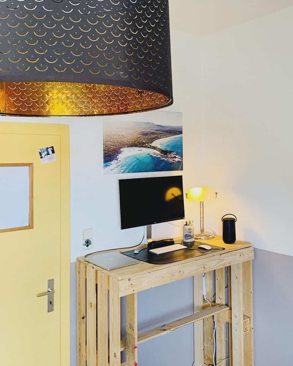 Upcycling Pallets for a Cozy Bedroom Retreat – DecoFond