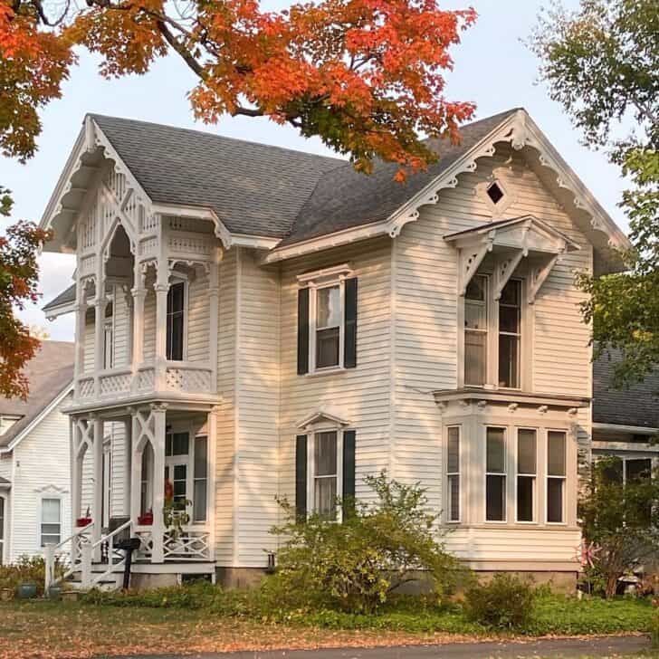 25 Stunning Victorian House Exteriors That Will Leave You in Awe – DecoFond