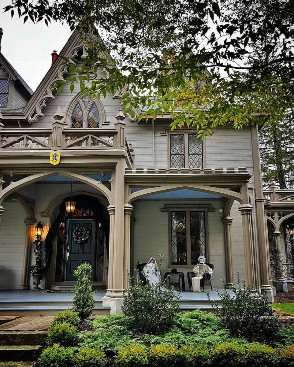20 Dark Gothic Homes You Need to See to Believe – DecoFond
