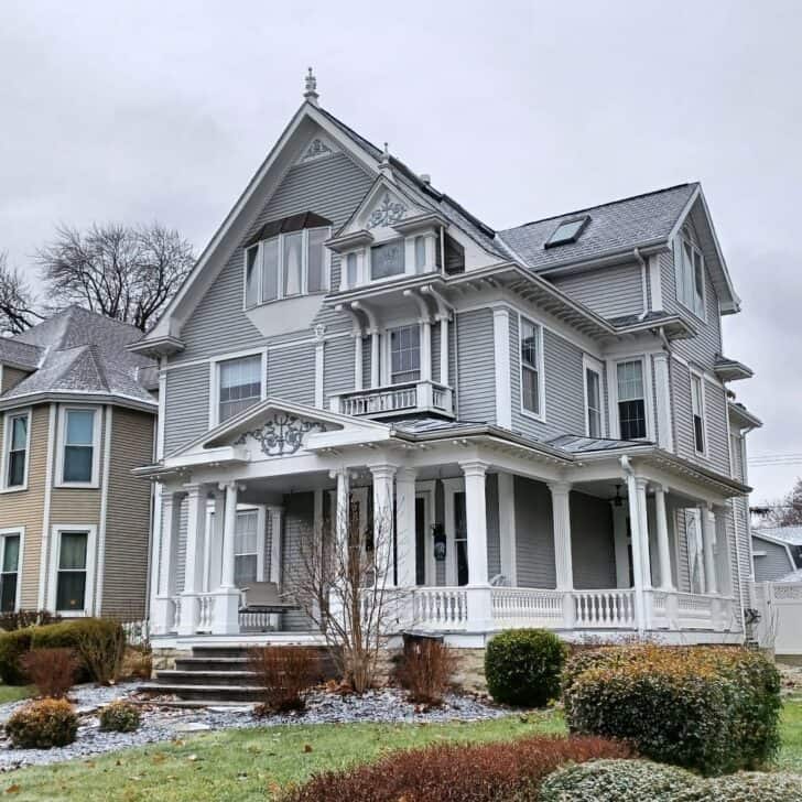Gray Elegance: Captivating Gray House Designs – DecoFond
