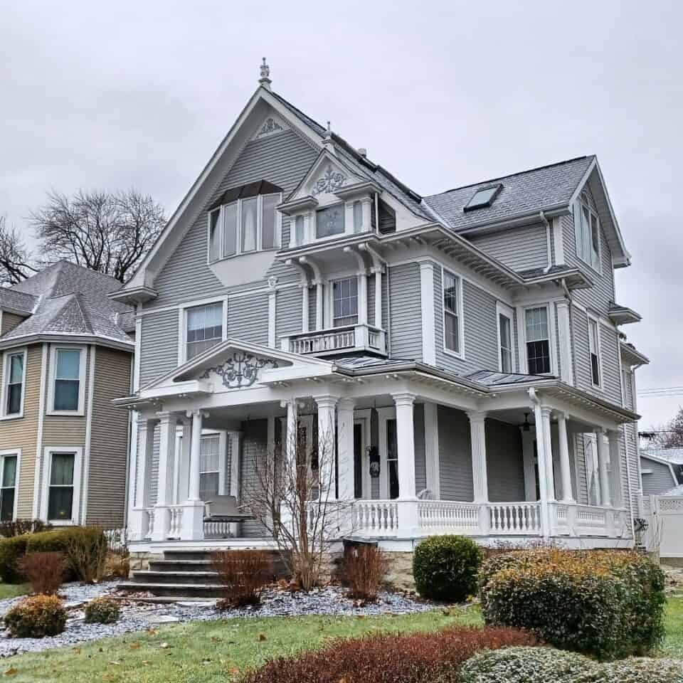 Gray Elegance: Captivating Gray House Designs – DecoFond