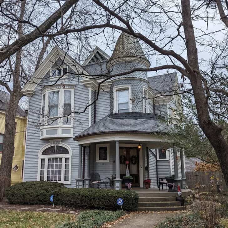 Gray Elegance: Captivating Gray House Designs – DecoFond