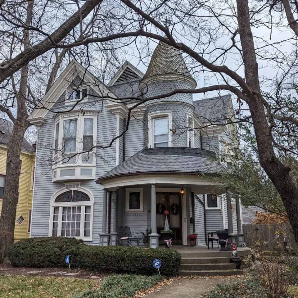 Gray Elegance: Captivating Gray House Designs – DecoFond