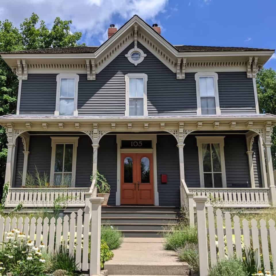 Gray Elegance: Captivating Gray House Designs – DecoFond