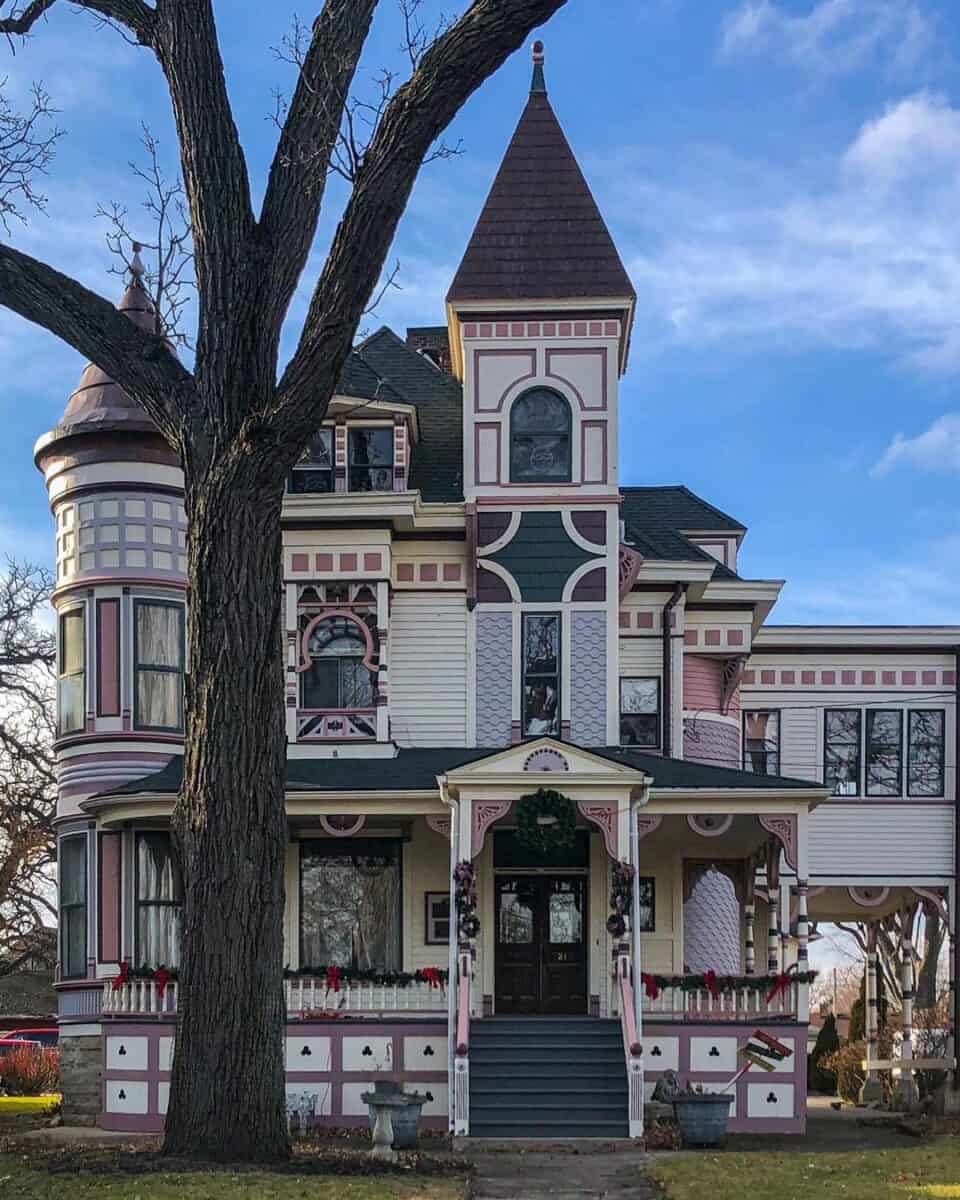 25 Stunning Victorian House Exteriors That Will Leave You in Awe – DecoFond