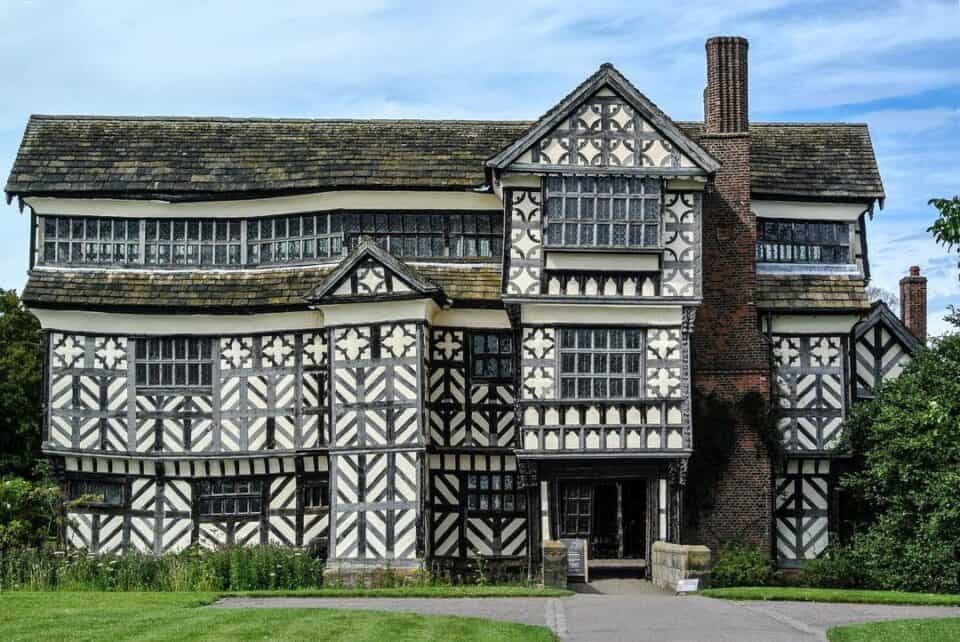 Exploring the Timeless Beauty of 20 English Tudor Houses – DecoFond