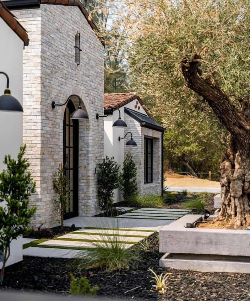 Timeless Elegance: 23 Stunning Brick House Designs – DecoFond