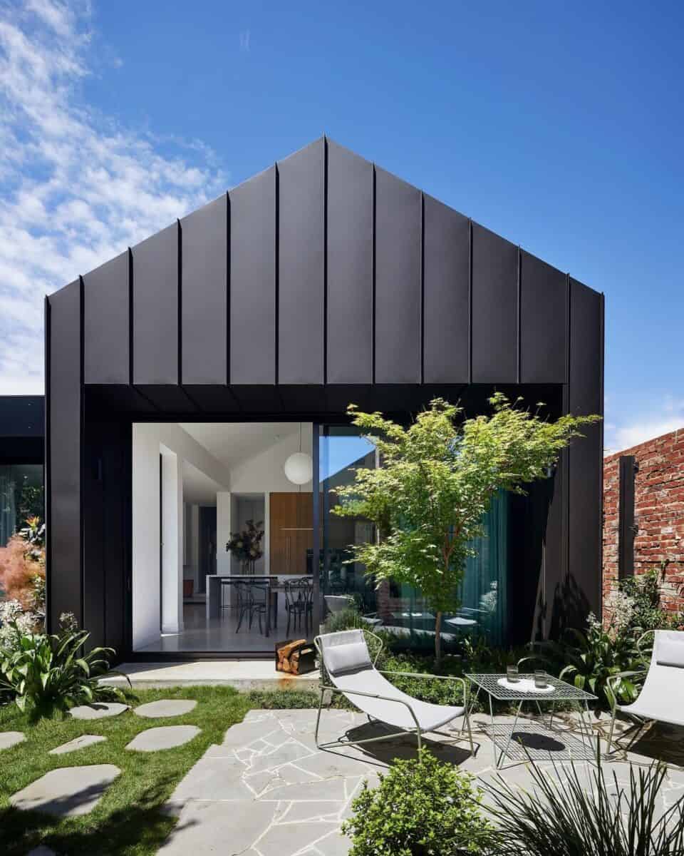 The Best Ideas For Black Houses – Darkness Is In Style – DecoFond