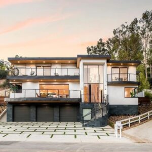 Luxury Living: 13 Outstanding Modern Mansions – DecoFond