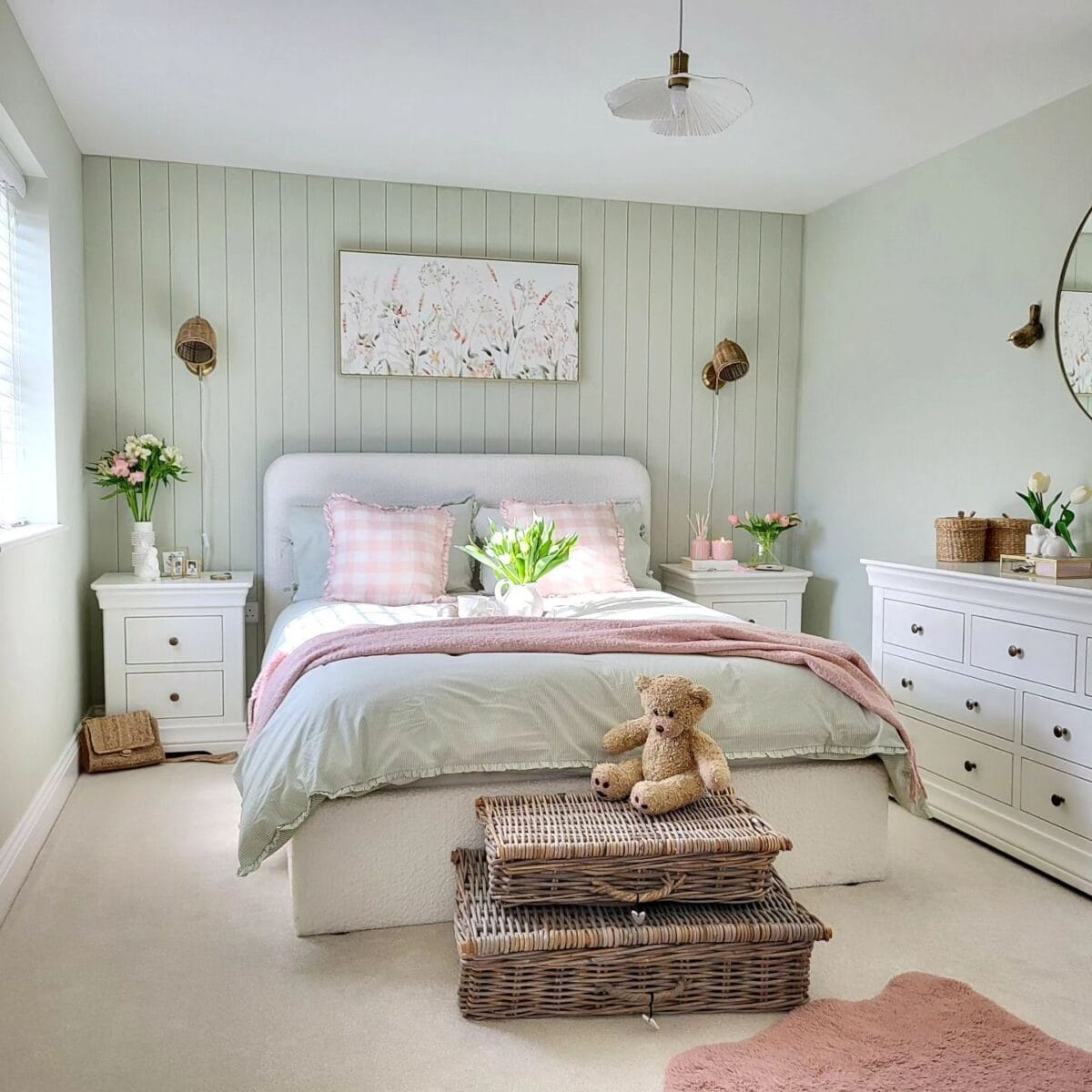 Green Bedroom Ideas That Will Bring a Burst of Life to Your Walls ...