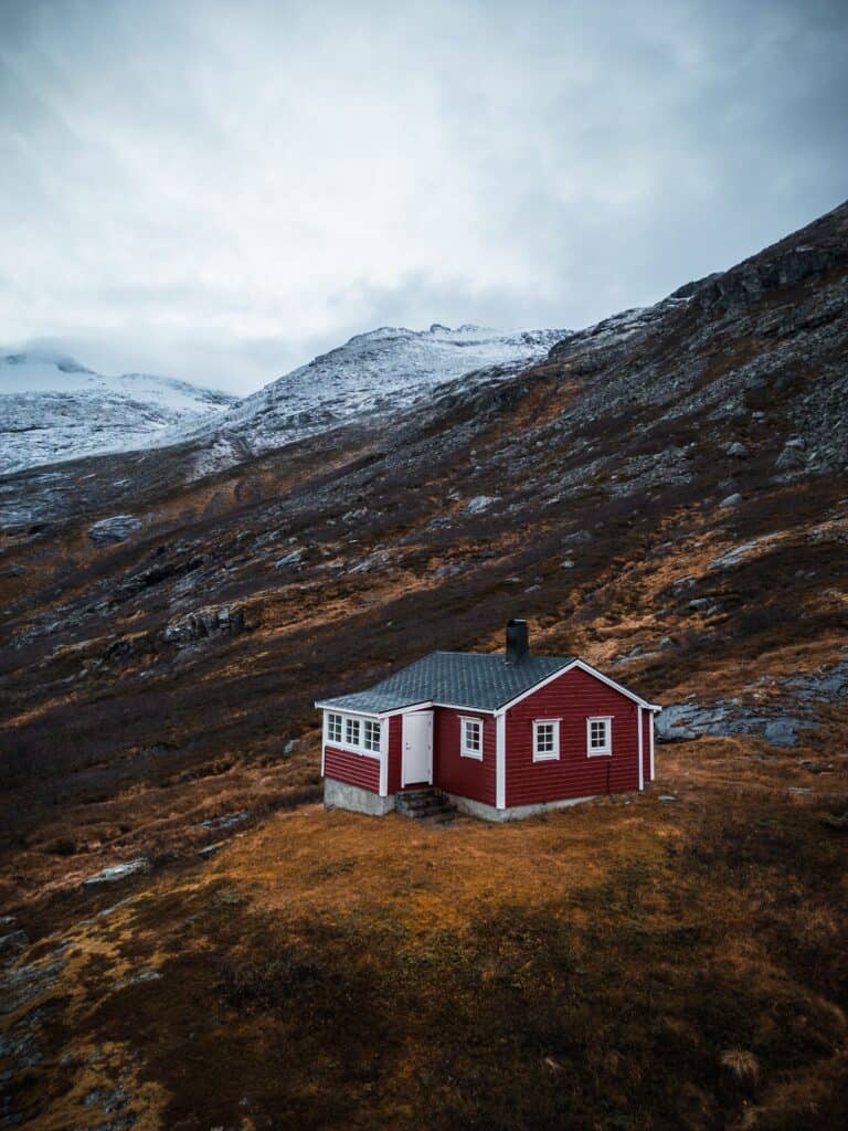 23 Small Cabin Designs To Get Inspired: Find The Best One For Yourself ...