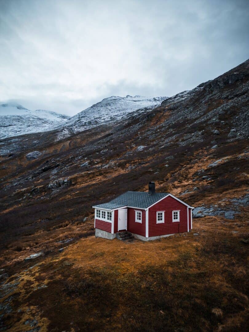 23 Small Cabin Designs To Get Inspired: Find The Best One For Yourself ...