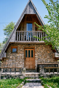 23 Small Cabin Designs To Get Inspired: Find The Best One For Yourself ...