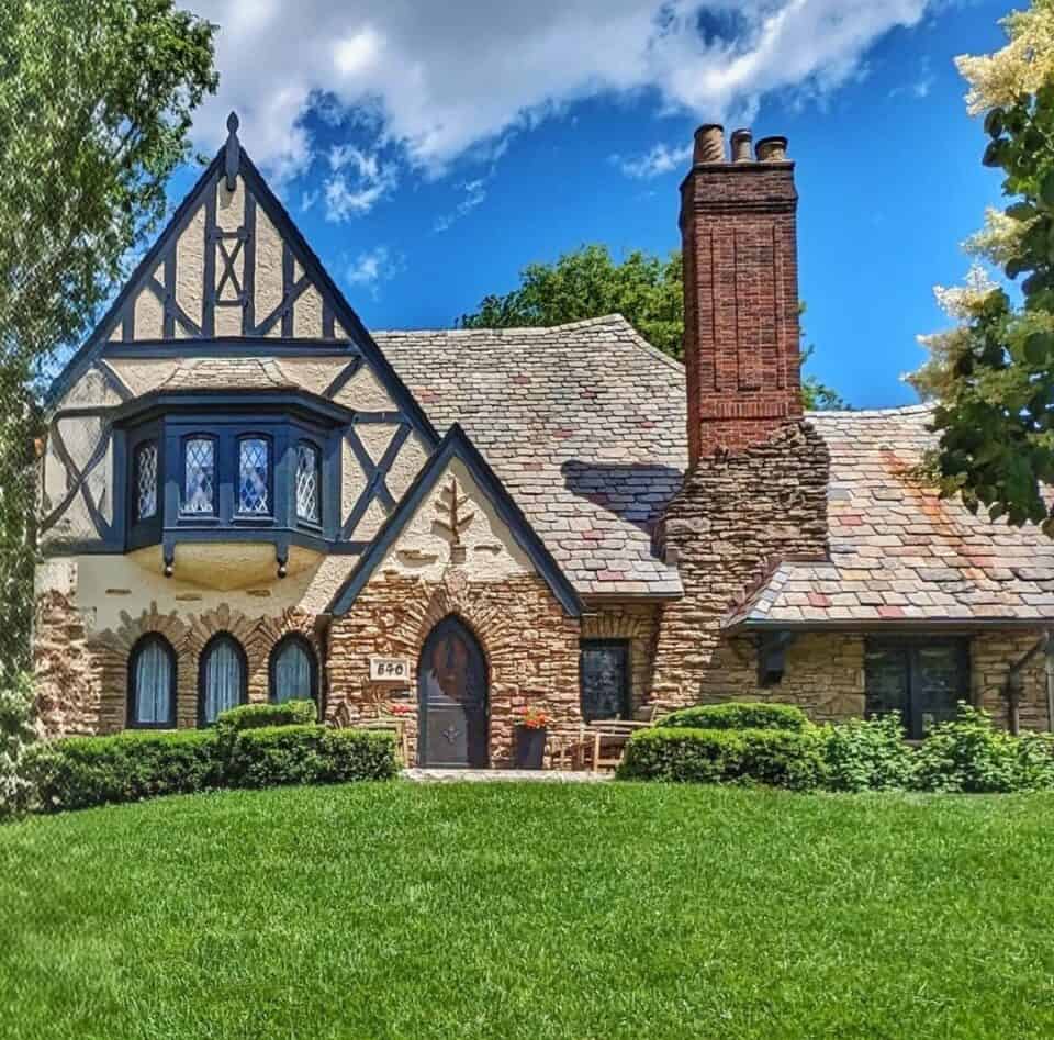 Exploring the Timeless Beauty of 20 English Tudor Houses – DecoFond