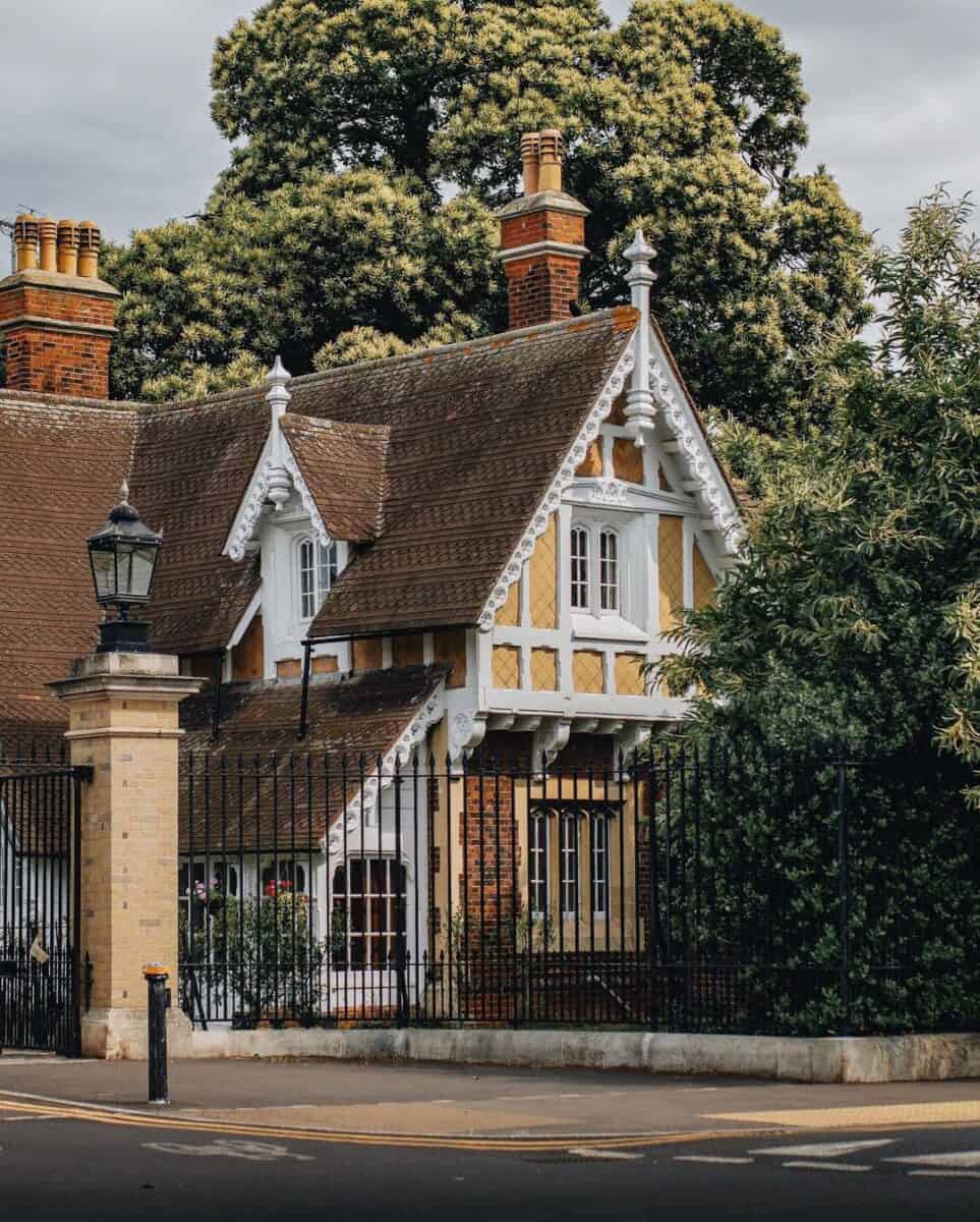 Exploring the Timeless Beauty of 20 English Tudor Houses – DecoFond