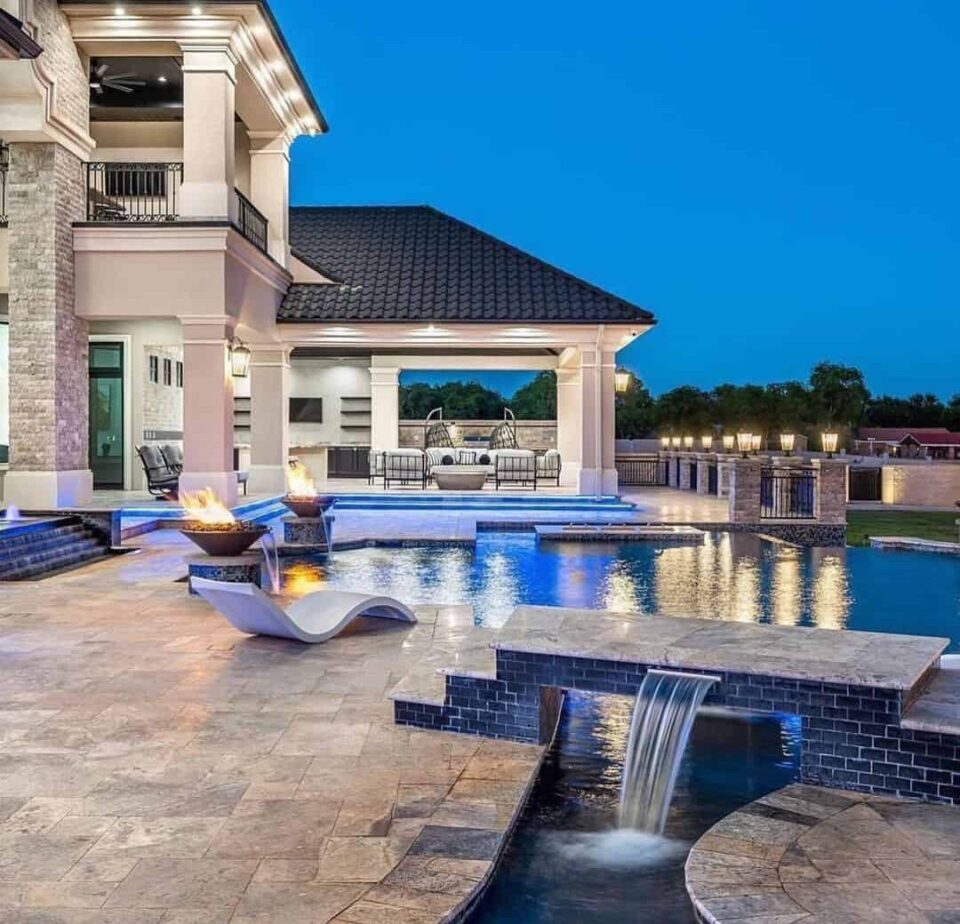 Luxury Living: 13 Outstanding Modern Mansions – DecoFond