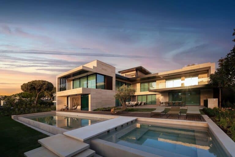 Luxury Living: 13 Outstanding Modern Mansions – DecoFond