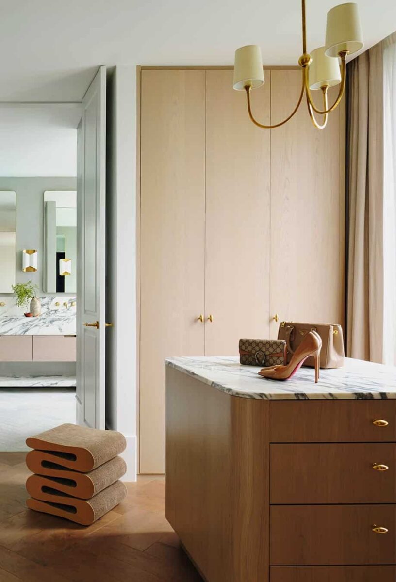 Storage Chic: The Most Stylish Walk-In Closets – DecoFond