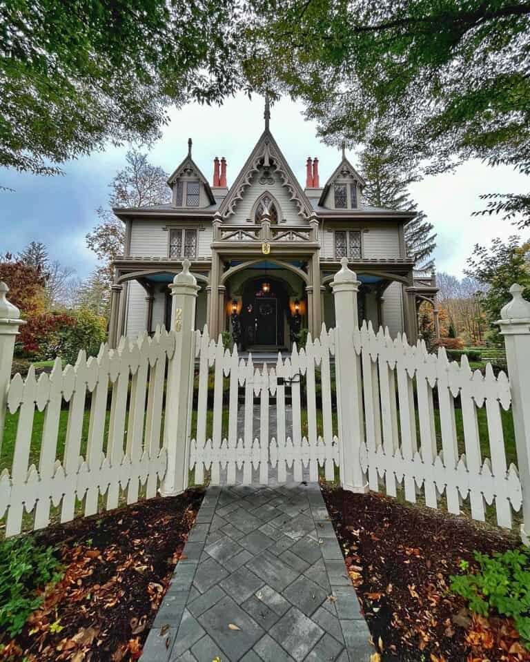 20 Dark Gothic Homes You Need to See to Believe – DecoFond
