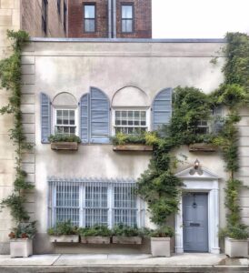 The Carriage House: A Hidden Gem in Real Estate – DecoFond