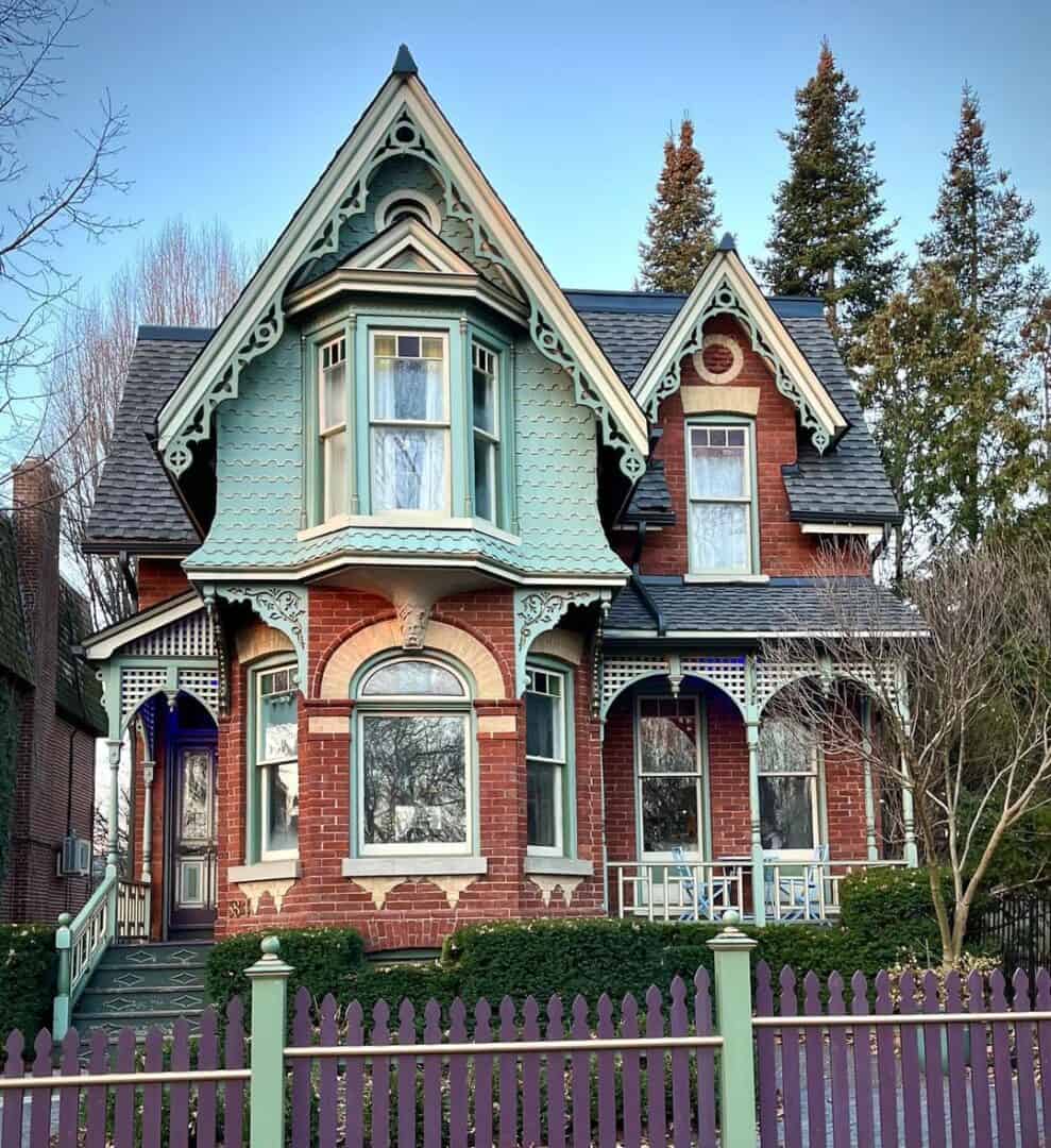 20 Dark Gothic Homes You Need to See to Believe – DecoFond