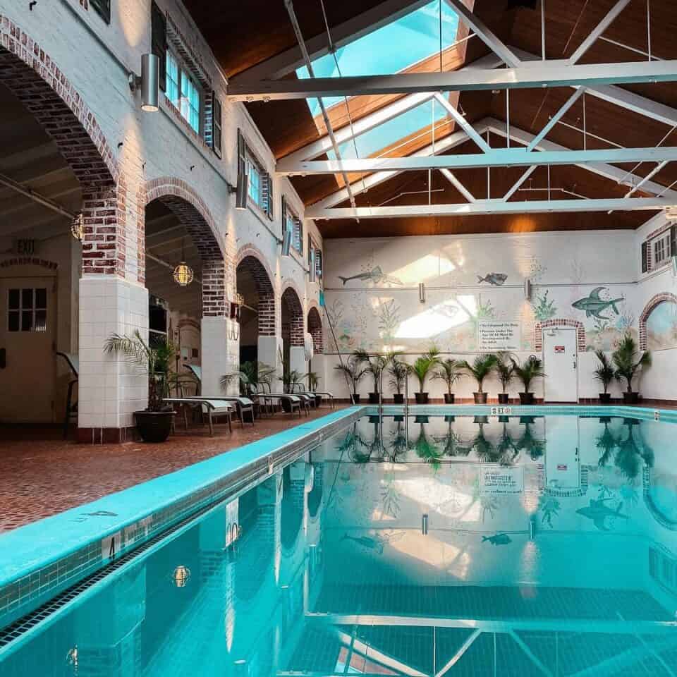 Make a Splash With These 20 Indoor Pool Ideas! – DecoFond