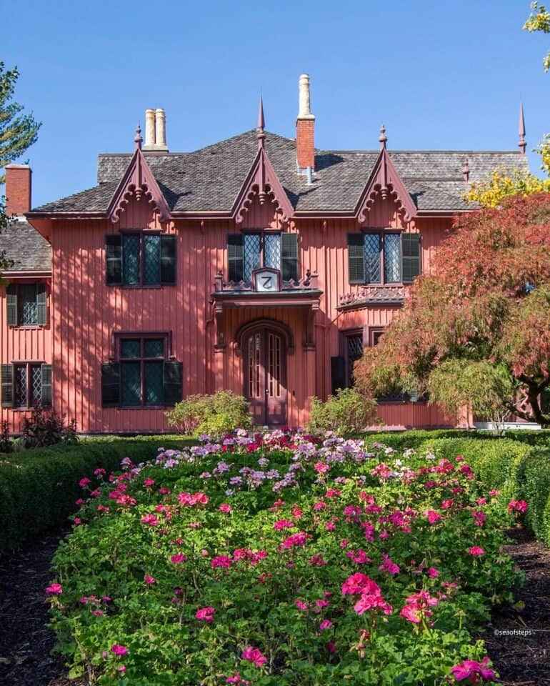 20 Dark Gothic Homes You Need to See to Believe – DecoFond