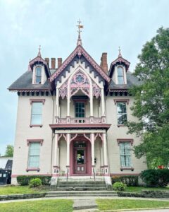 20 Dark Gothic Homes You Need to See to Believe – DecoFond