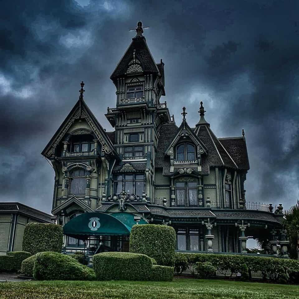 20 Dark Gothic Homes You Need to See to Believe – DecoFond