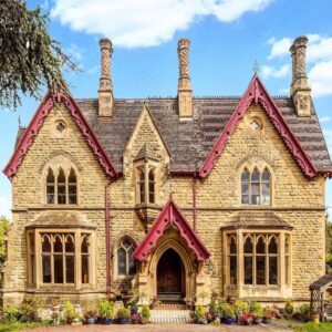 20 Dark Gothic Homes You Need to See to Believe – DecoFond