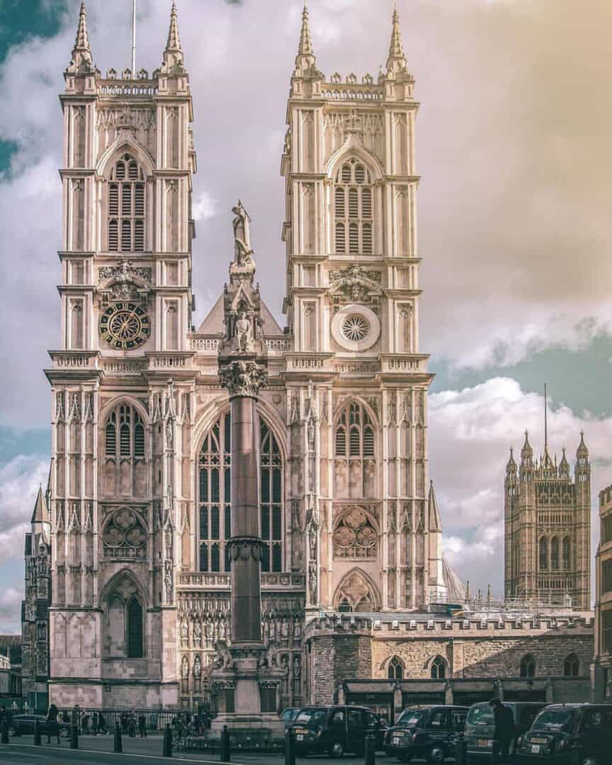 20 Gothic Churches that Will Transport You Through Time – DecoFond