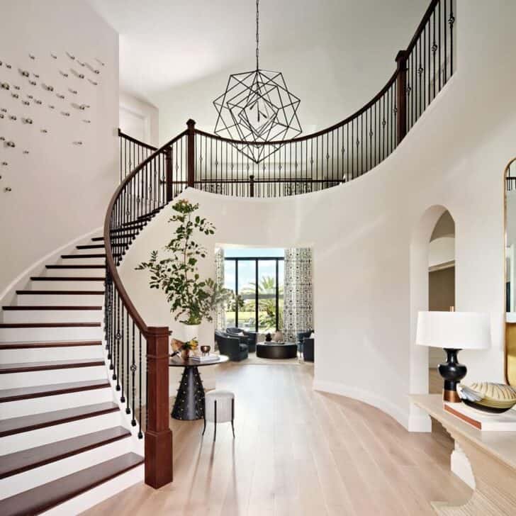 21 Foyer Chandeliers That Define Unparalleled Elegance – DecoFond