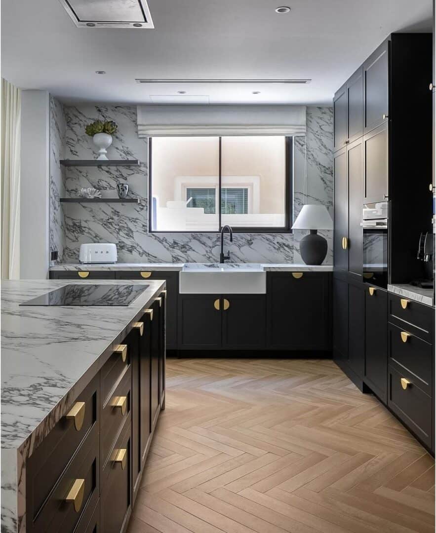 22 Beautiful Hardwood Kitchen Cabinets That Are Built to Last – DecoFond