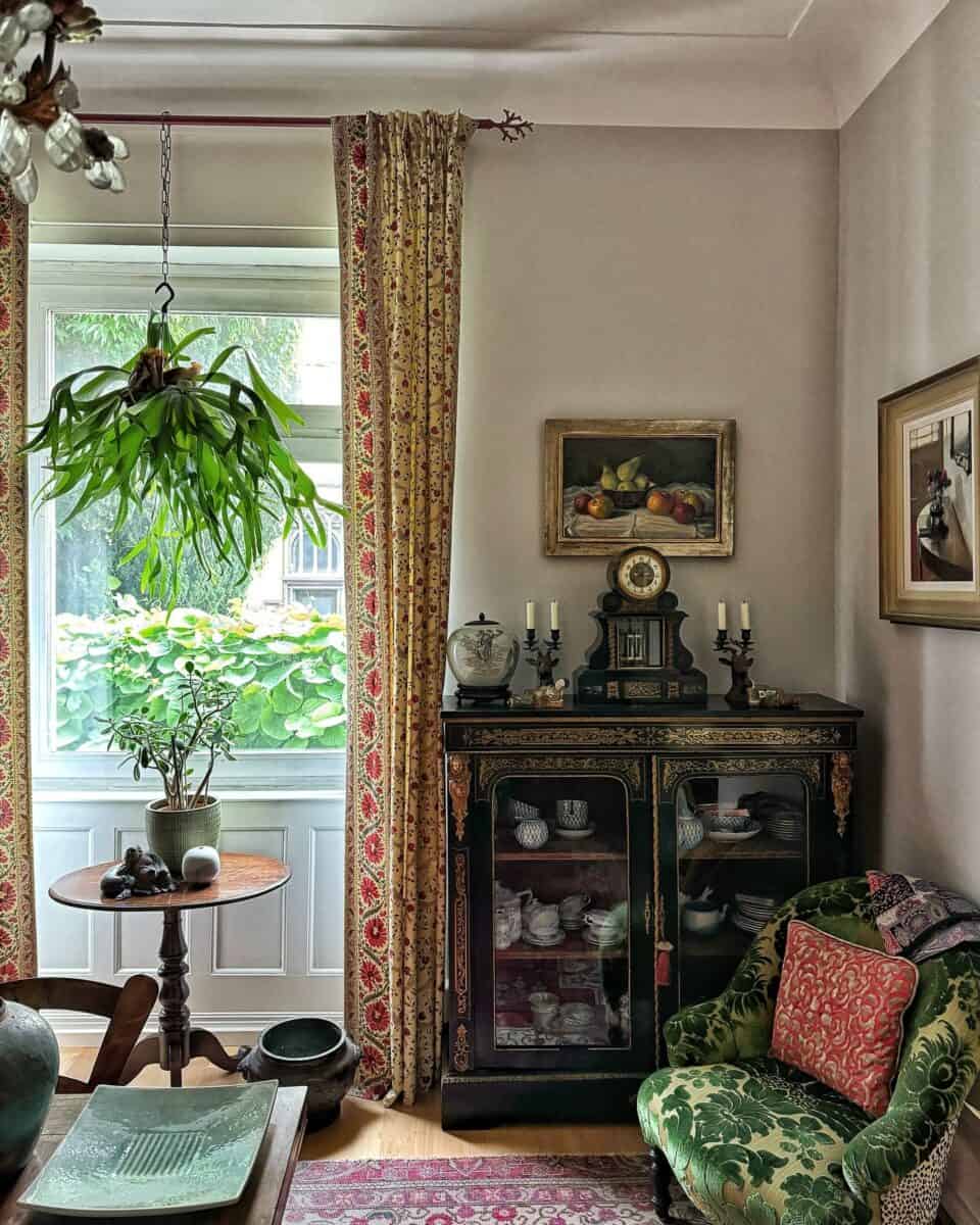 New Old Luxury: 10 Ways to Incorporate Antique Pieces in Your Home ...