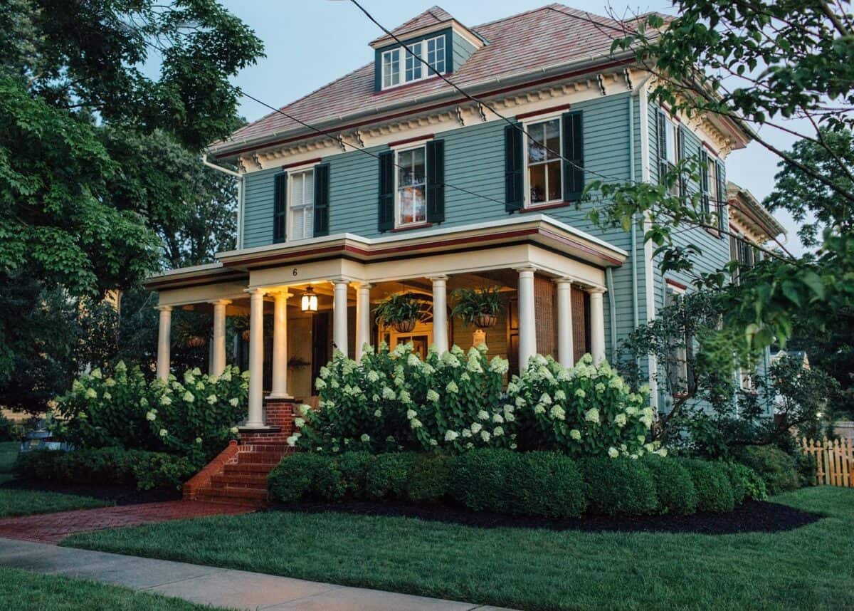 20 Front Porch Pillars: A Guide to Stylish Entrances – DecoFond