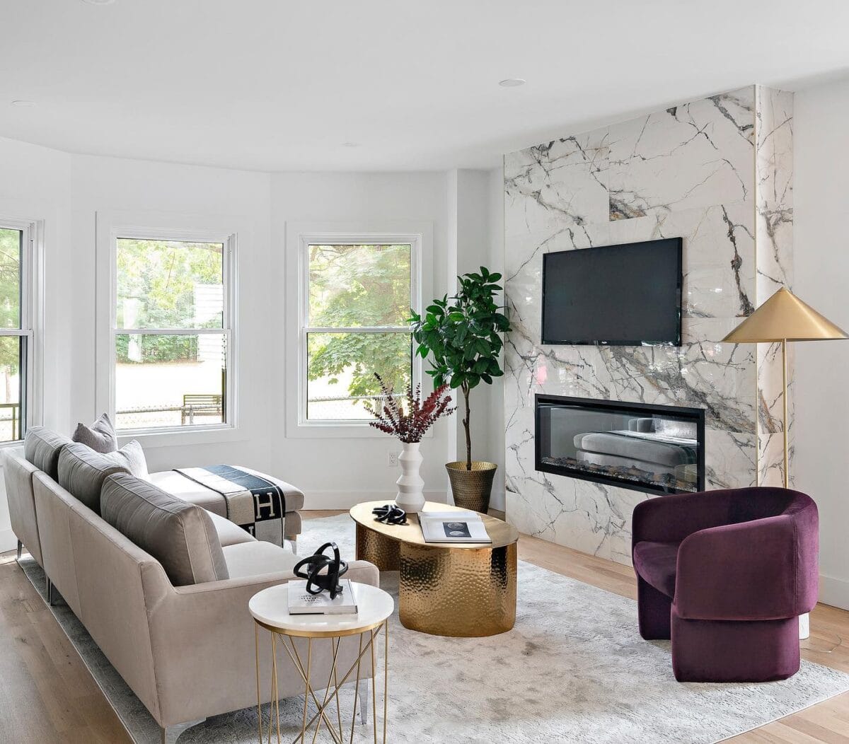 20 White And Gold Living Rooms – Glowing Luxury – DecoFond