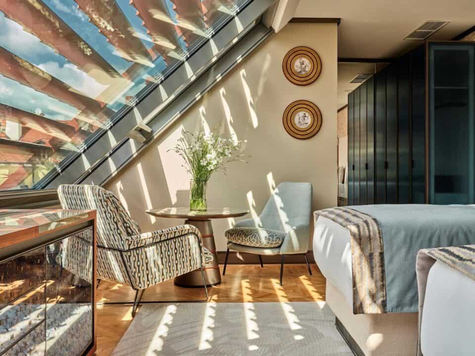 Rise and Shine: 15 Bedroom Skylight Inspirations – DecoFond