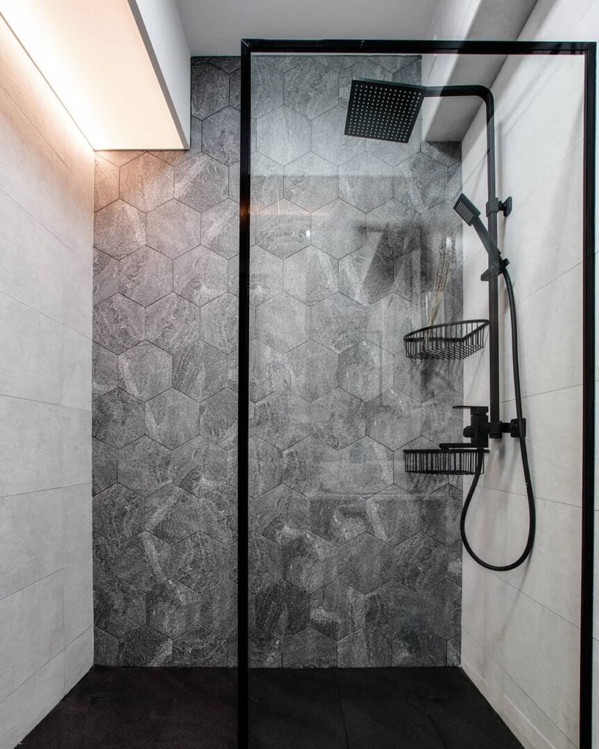 Geometric Gems: 18 Hexagon Bathroom Tiles That Add Character – DecoFond