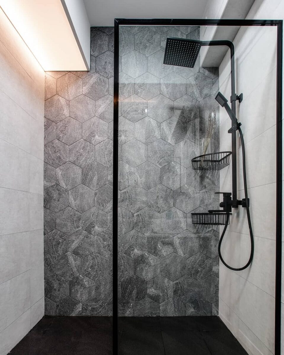 Geometric Gems: 18 Hexagon Bathroom Tiles That Add Character – DecoFond