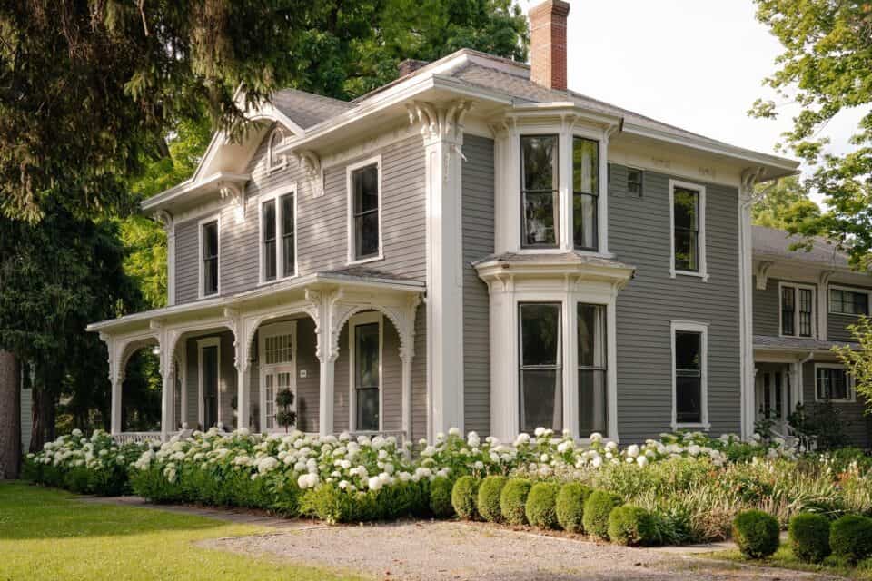 Explore Your Options: 15 Suburban House Styles Unveiled – DecoFond