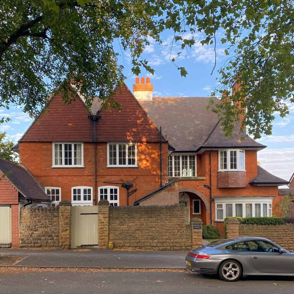 Explore Your Options: 15 Suburban House Styles Unveiled – DecoFond