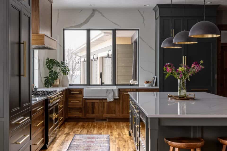 Retro? No, Timeless! These 18 Traditional Kitchens Define Elegance ...