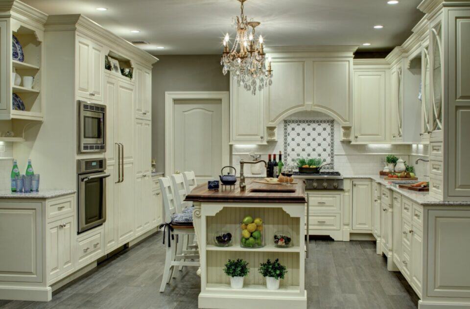Retro? No, Timeless! These 18 Traditional Kitchens Define Elegance ...
