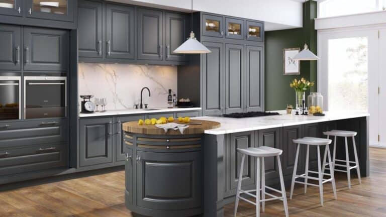 Retro? No, Timeless! These 18 Traditional Kitchens Define Elegance ...